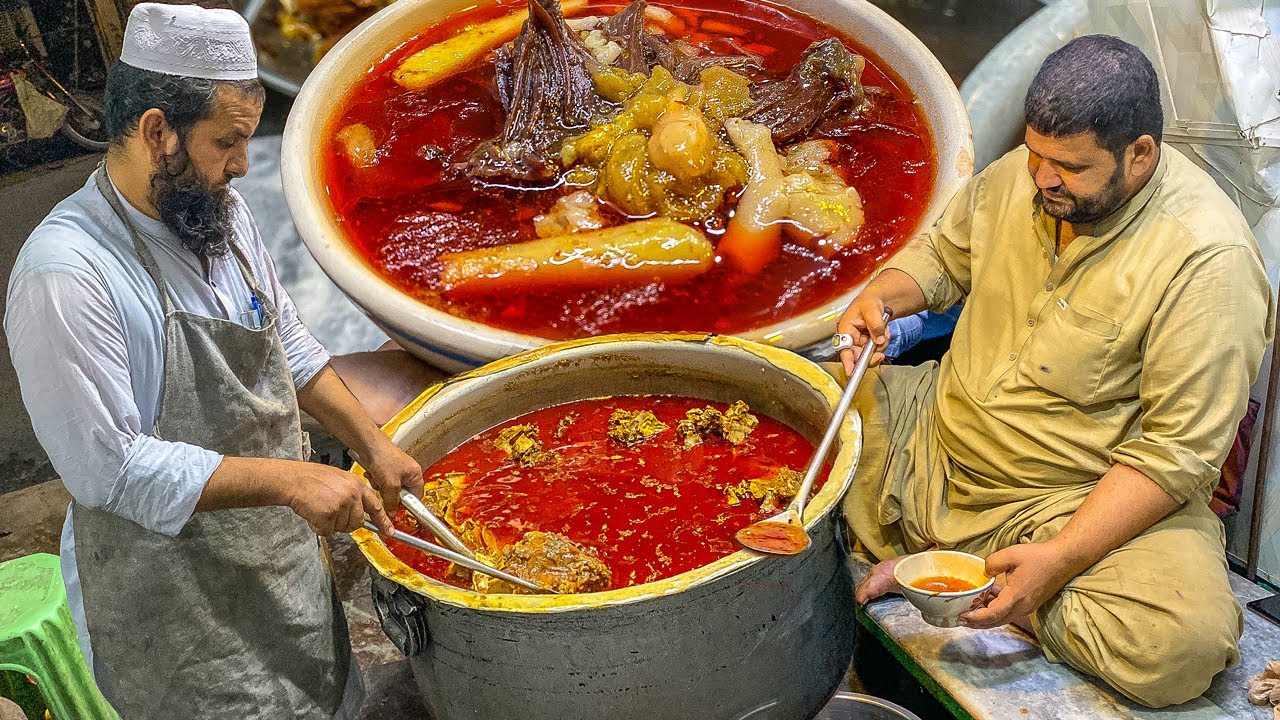HUGE QUANTITY OF MAKING SIRI PAYE - PESHAWAR BEST STREET FOOD BEEF PAYE ...