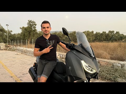 Yamaha Xmax 250  (kamera arkasında olanlar)