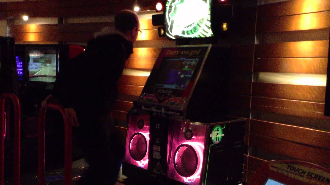 DDR - Speed Over Beethoven - Toronto CN Tower arcade - YouTube