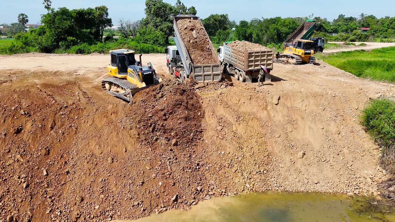 Rousing Process Bulldozer and Dump Truck Use Operator SKILL Decoration ...