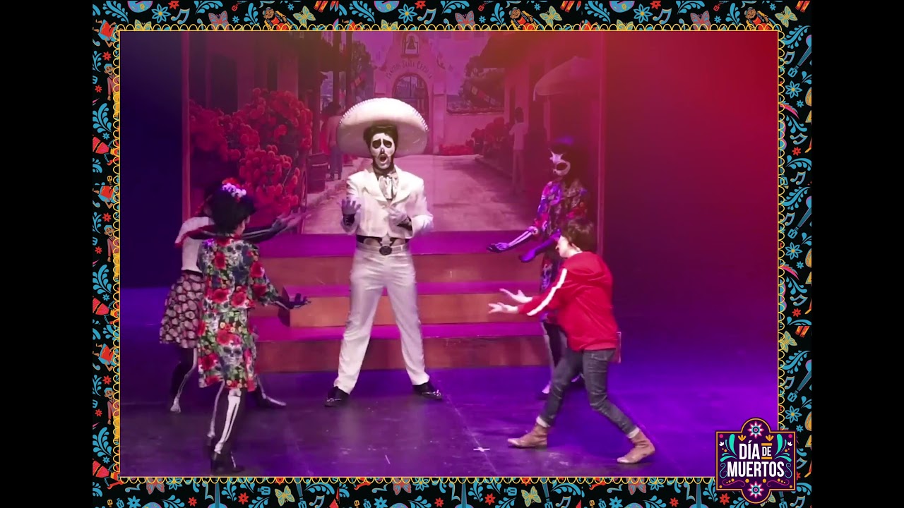 UN POCO LOCO, COCO - YouTube