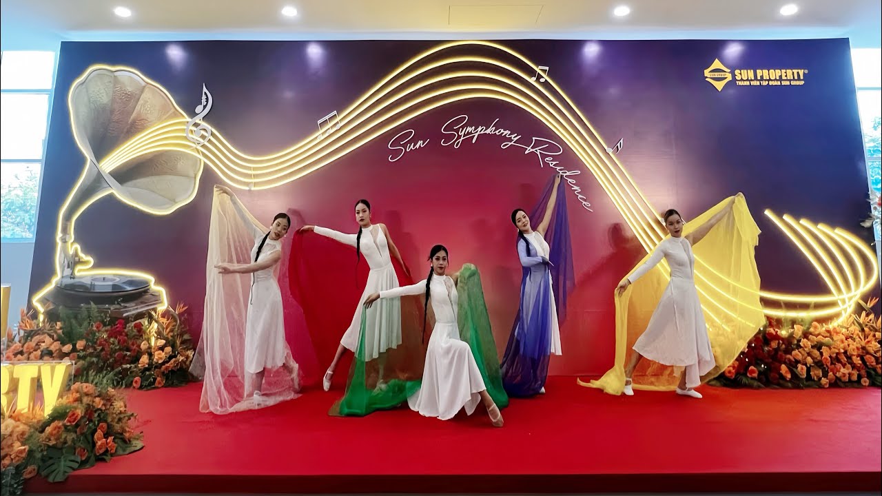 Rehearsal Múa Lụa Tương Tác Led Kết Hợp Pianist - YouTube