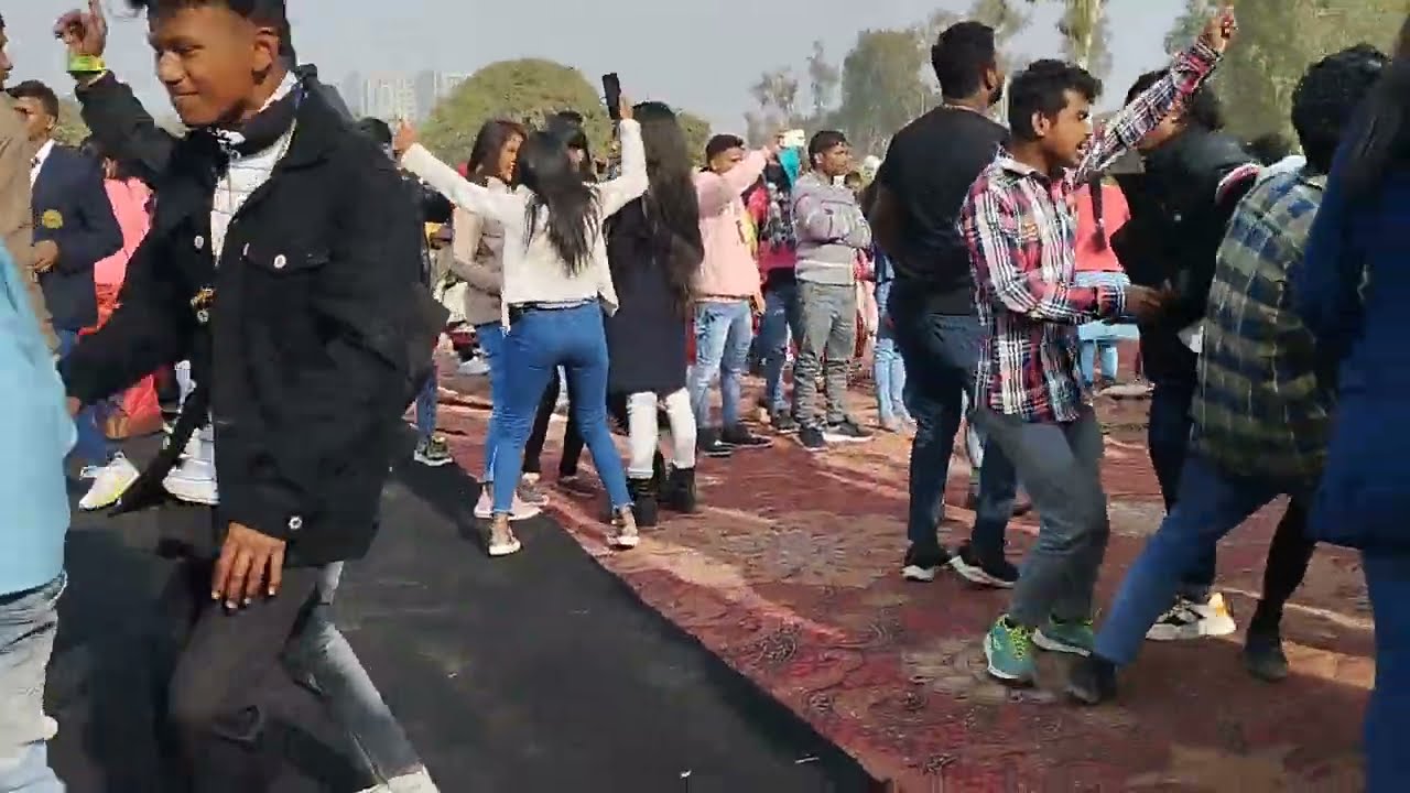 25 disamber huda park ki dhakad dance - YouTube