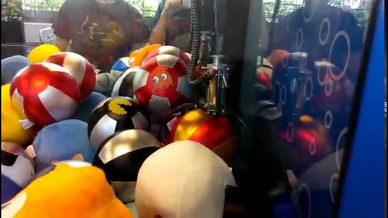 PINNACLE CLAW MACHINE@WALMART FORMER FRIEND PLAYIN MACHINE - YouTube