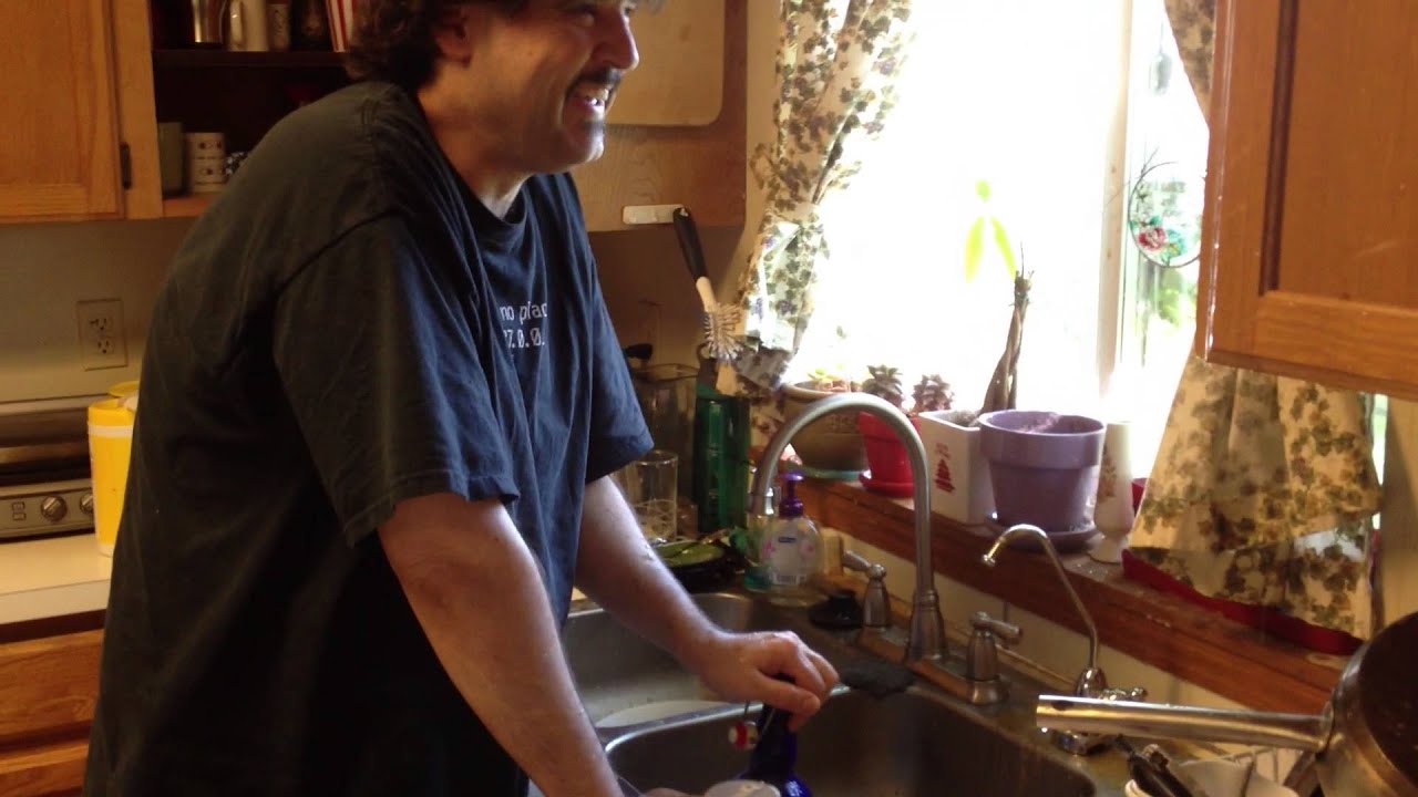 Exploding root beer - small bottle - YouTube