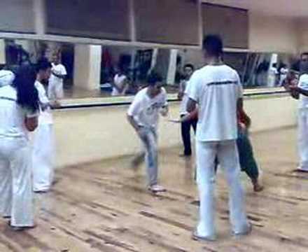 Engin kılıç ile capoiera