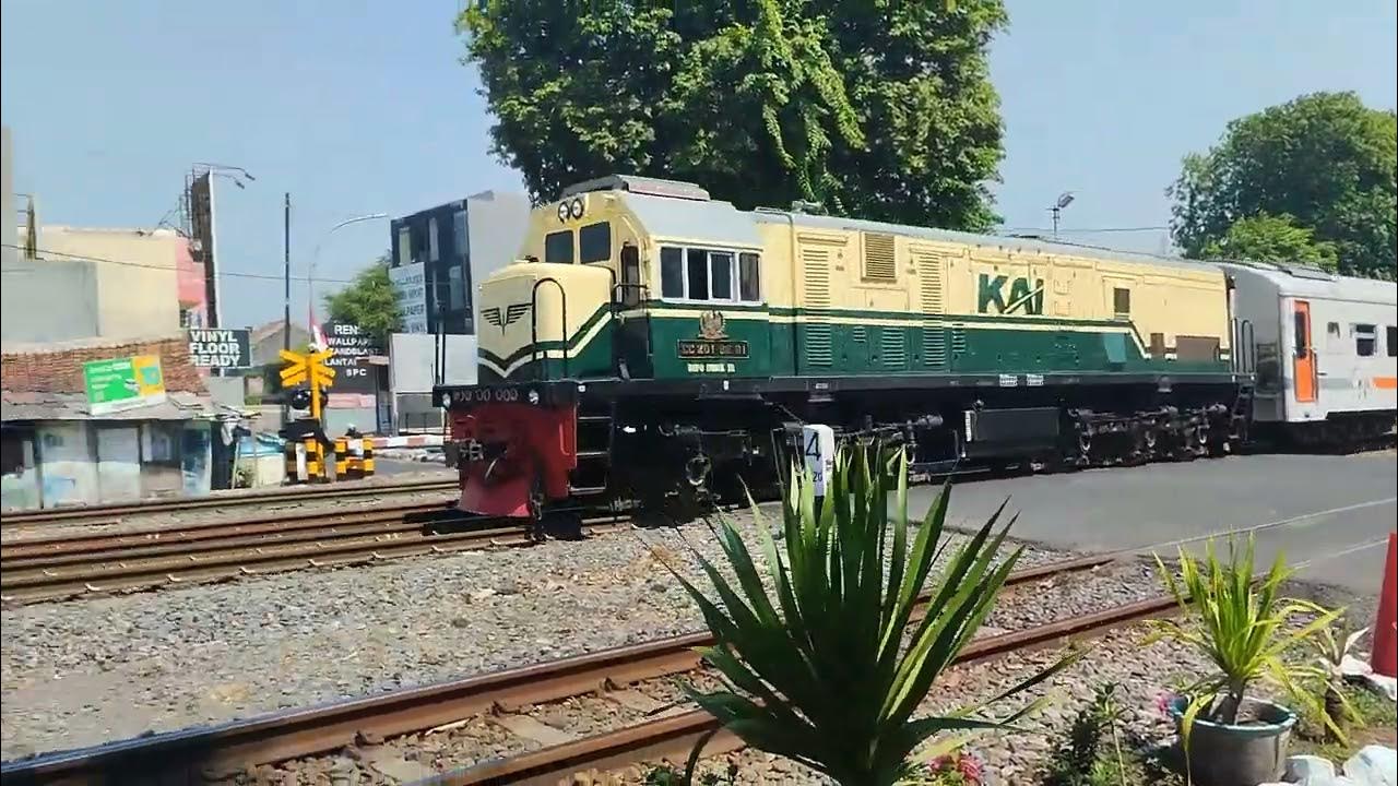 kereta api Indonesia 🇲🇨 ka Bangunkarta menggunakan lokomotif vintage CC ...