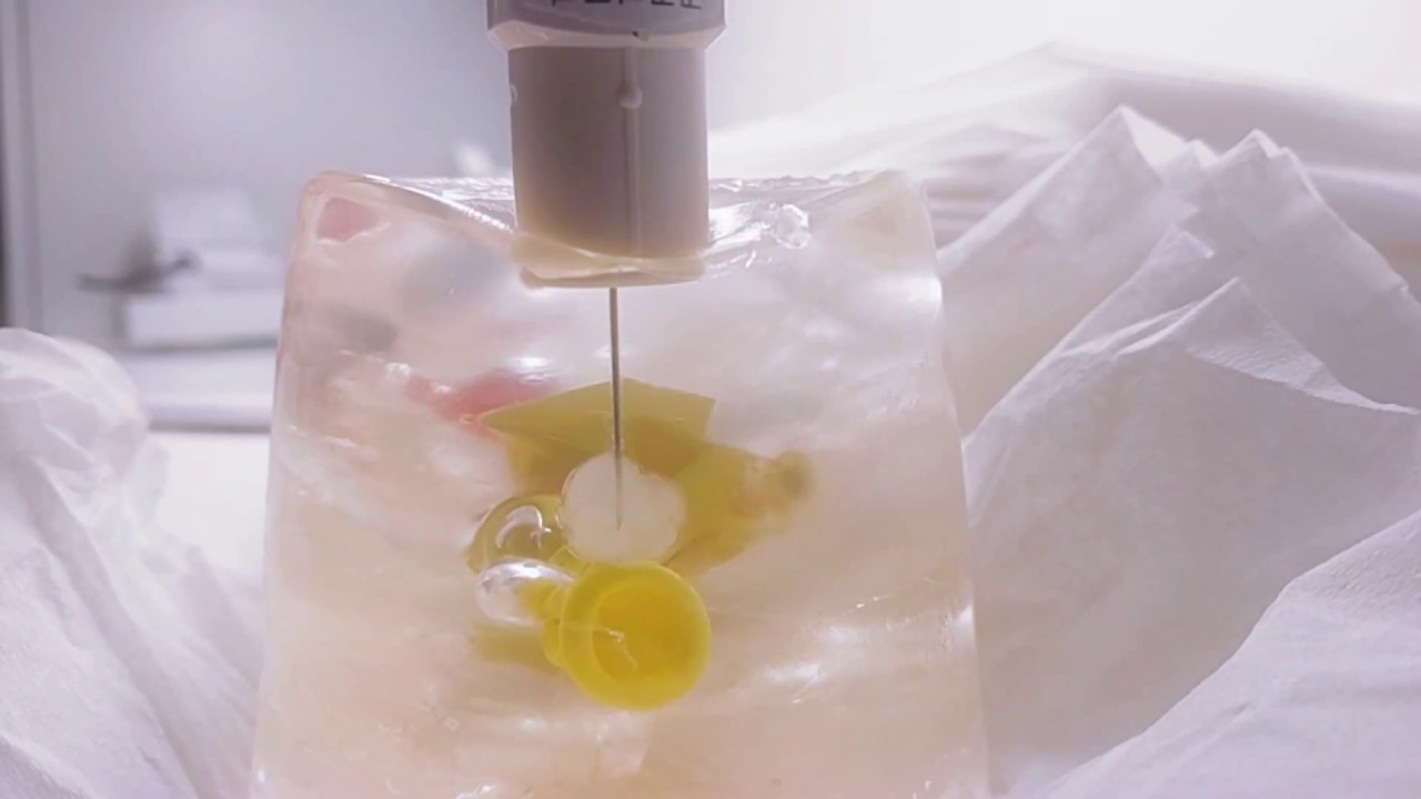 Dramatic adrenaline pen injection - YouTube