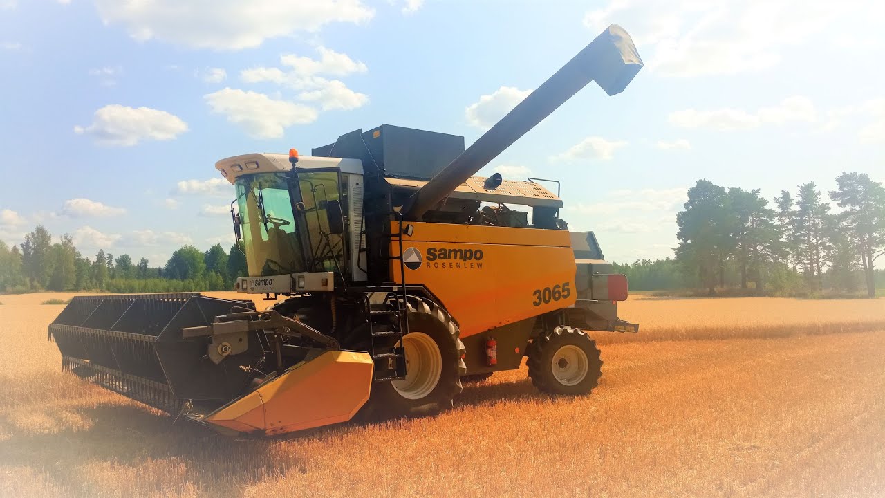 Sampo-Rosenlew 3065 kaurojen kimpussa. - YouTube