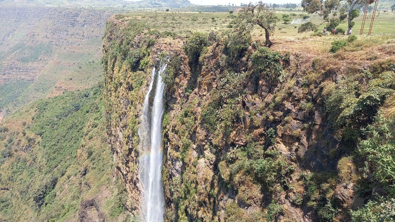 Tobiya Hiking to Derba Falls (ደርባ) Ethiopia - YouTube