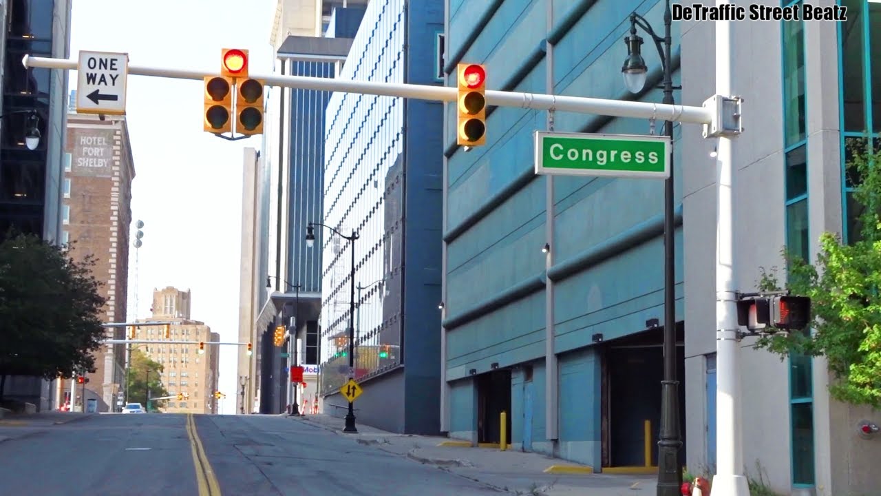 Dog House Traffic Light & Right Turn Signal | 1st St & Congress St ...