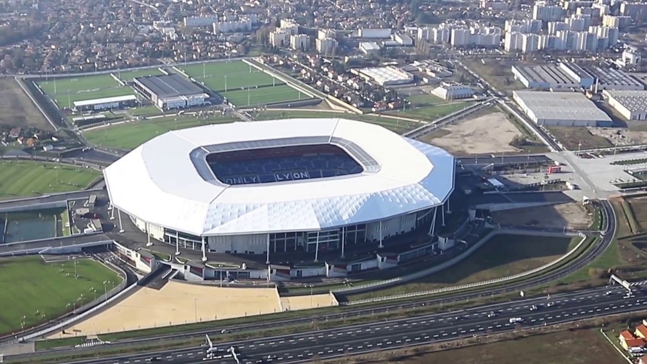 Stade Décines Gérard ALLOIN avion - YouTube