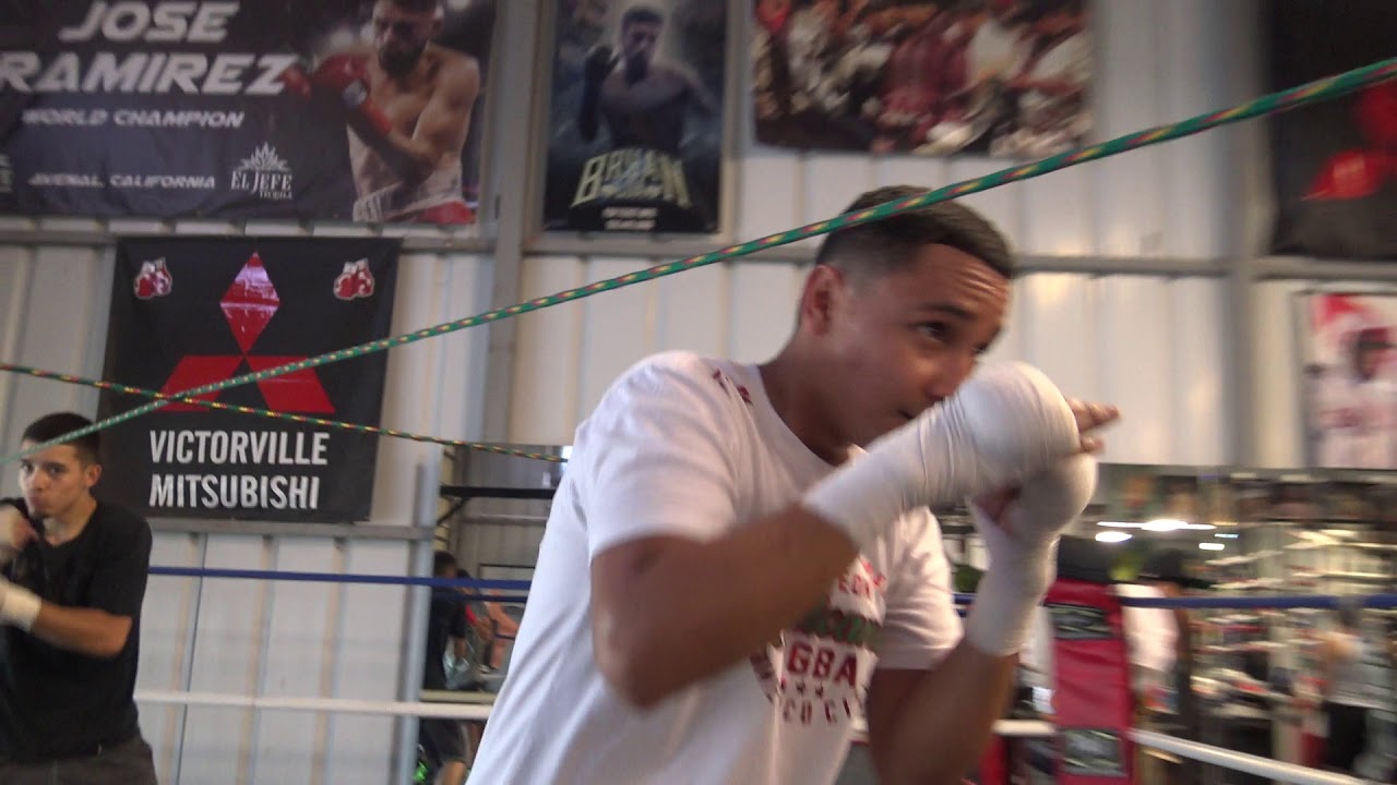 Mexican Boxer Carlos Licona Moving Up To The 108 Weight Class - YouTube