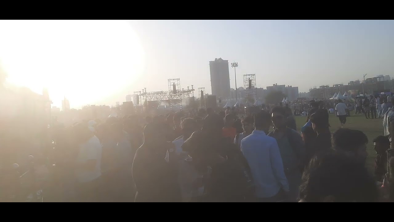 Marshmello event evening crowd - YouTube