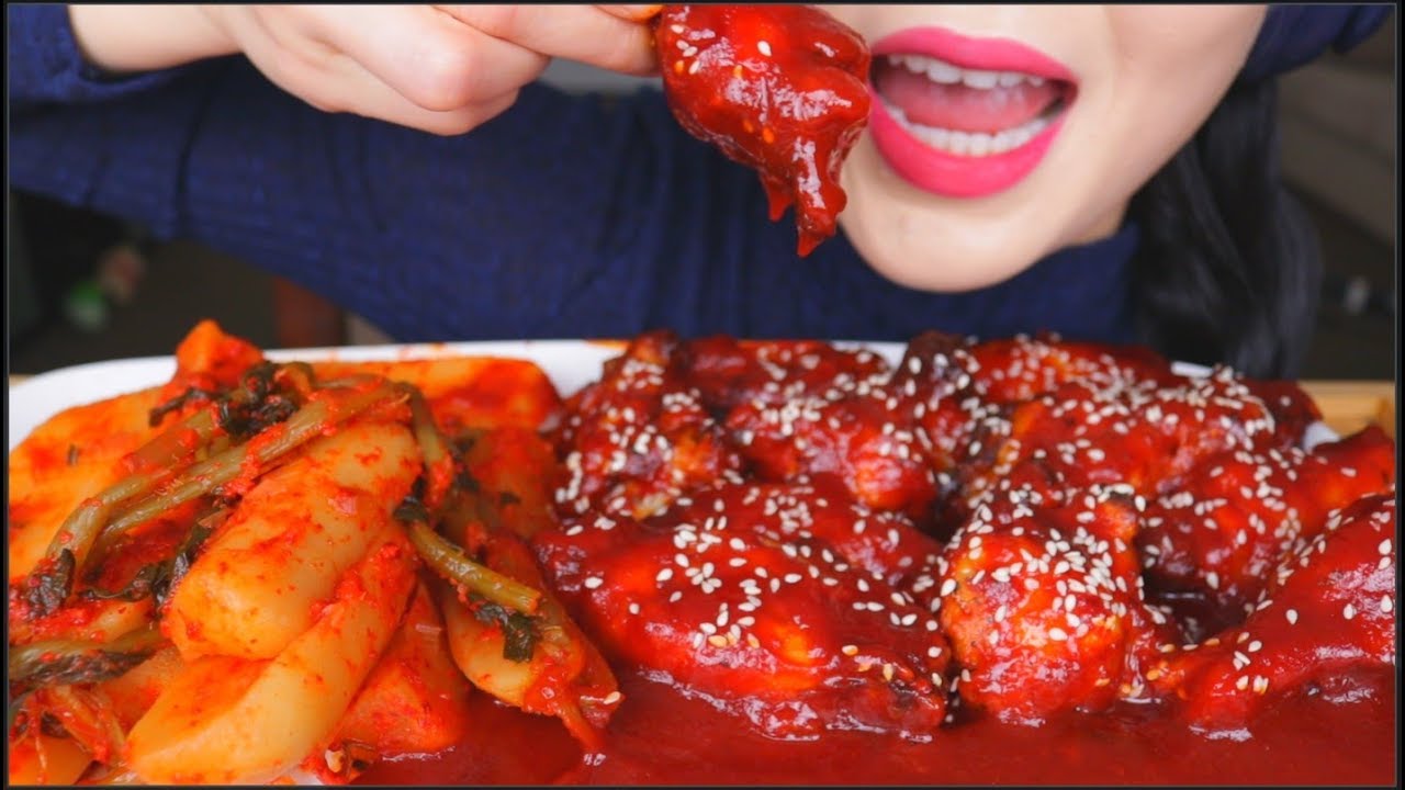 ASMR RED SAUCE KOREAN SPICY CHICKEN | PONYTAIL RADISH KIMCHI | EATING ...