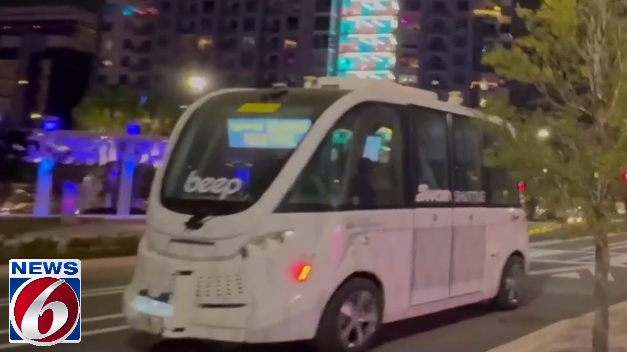 Driverless shuttle returns to the streets in Orlando - YouTube