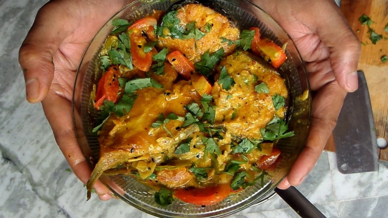 Boal mach - Shorshe (mustard paste) Bata diye Boal Mach (wallago ...