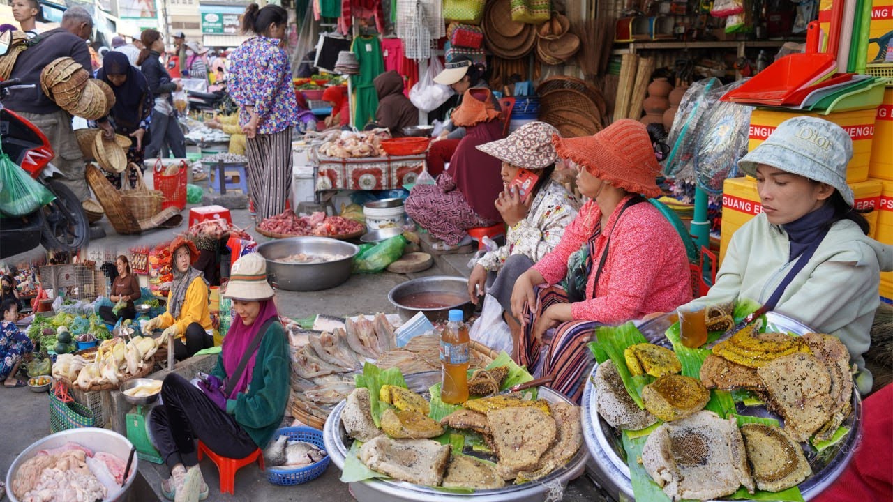 Walk Around ChrangChomResh Market - Daily Lifestyle of Khmer People ...