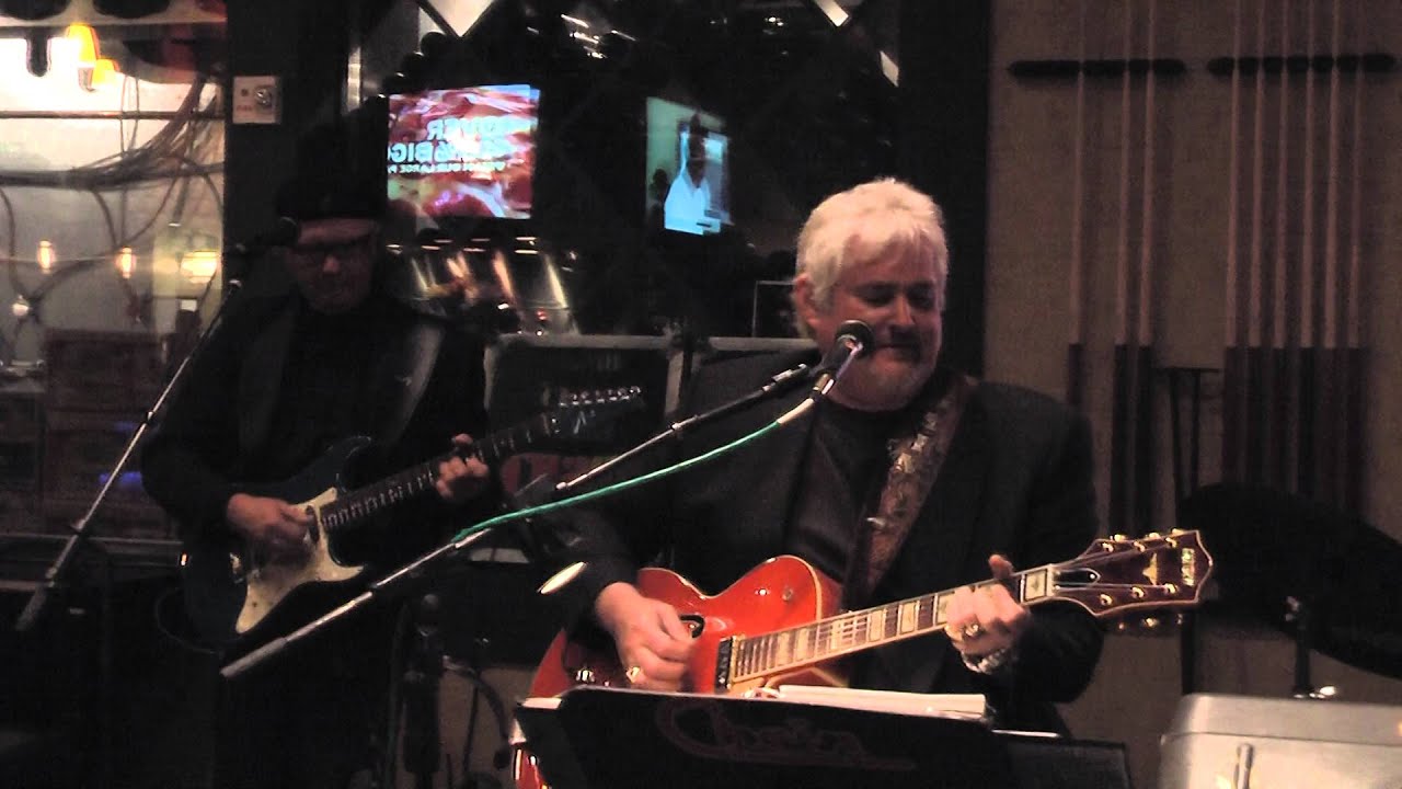 MICHAEL CHAIN BAND - Hold Me Thrill Me - Live - YouTube