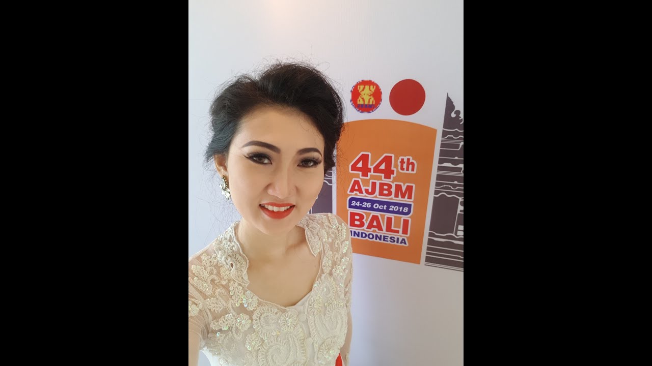 Zi Priscilla - Host MC Seminar ASEAN-JAPAN Business Meeting - YouTube