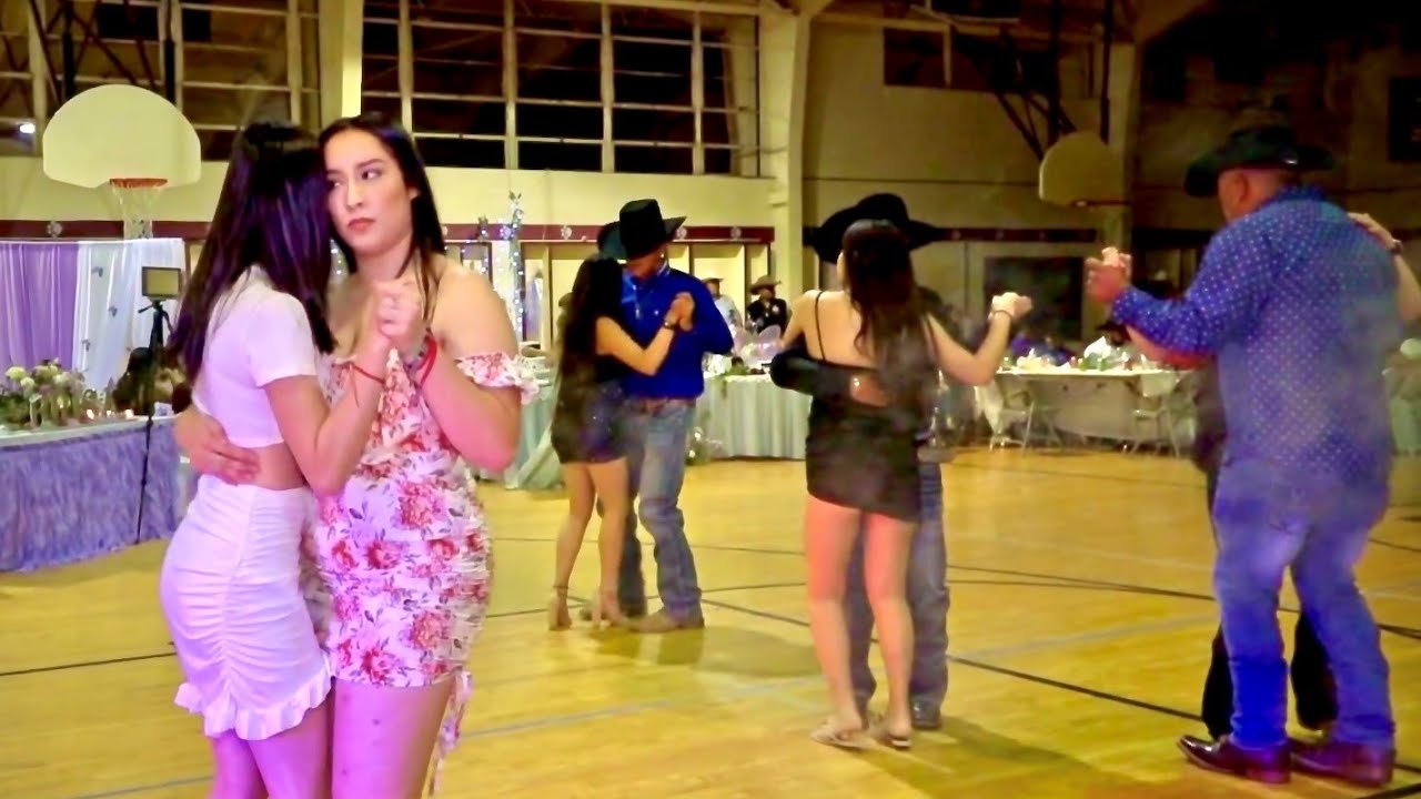 MUJERES HERMOSAS BAILANDO 🔥🔥 El Corrido de Juan Marta (En Vivo) - YouTube