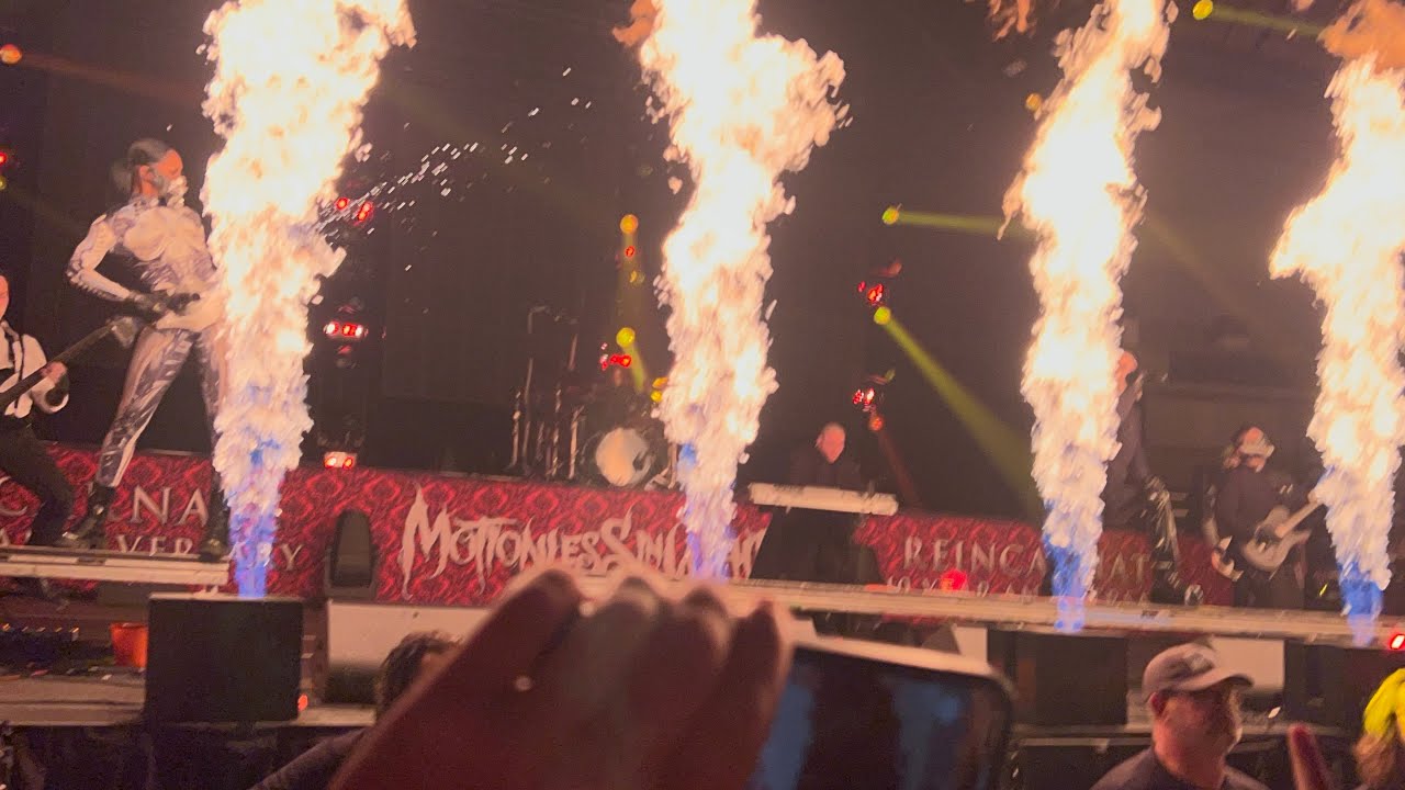 Motionless in White - Abigail - LIVE (w/ Josh Balz) - Apocalypse Fest ...