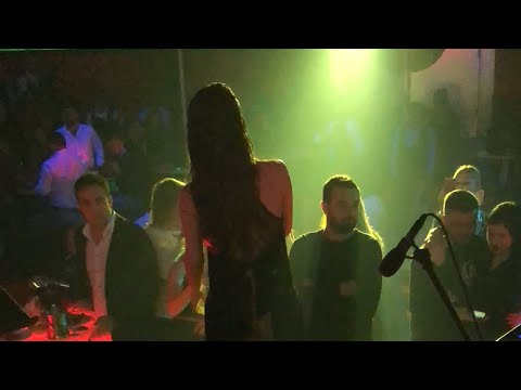 Derya Uluğ Fox Club’te (Canlı ) Akustik