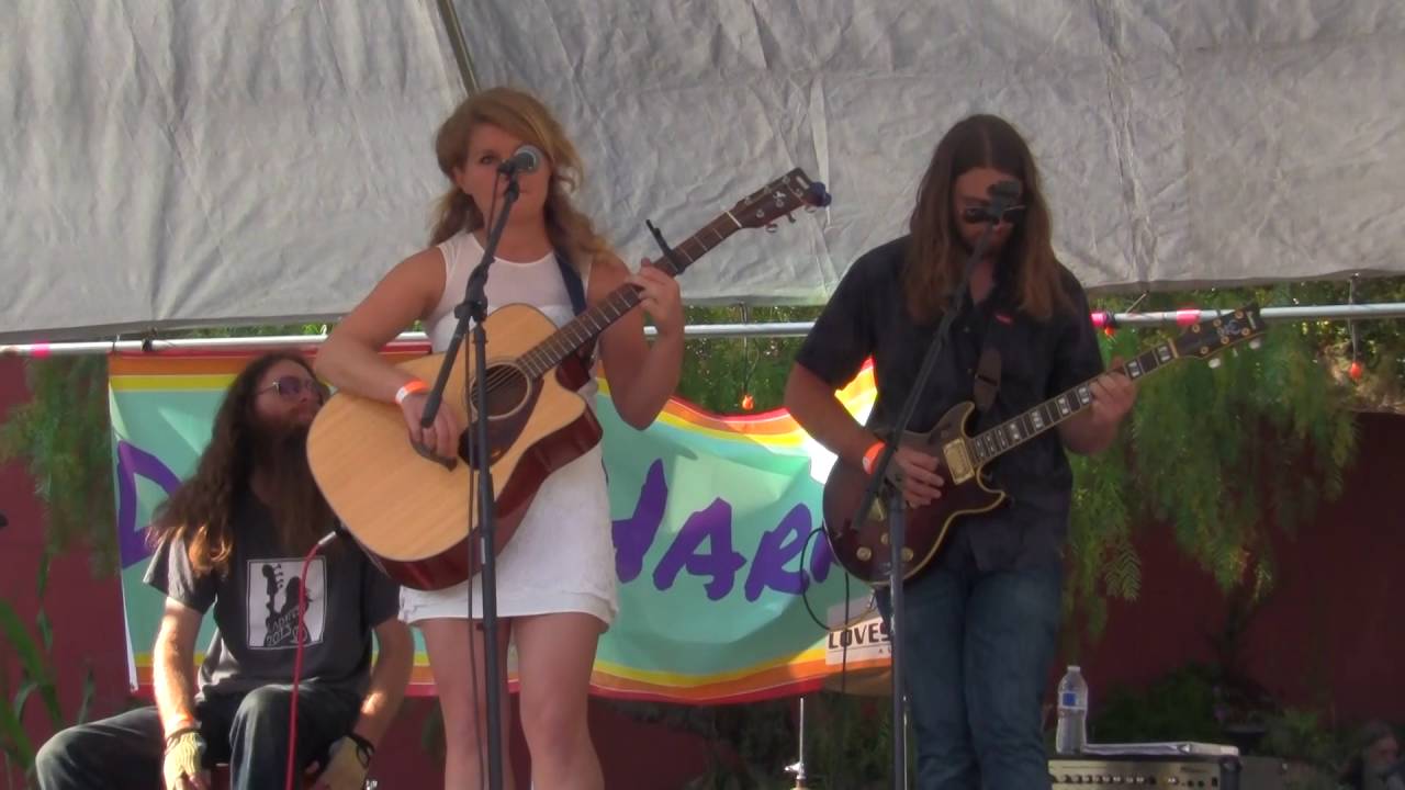 "Wasting My Time" - Noach Tangeras Band at SLO Ladyfest 2016 - YouTube