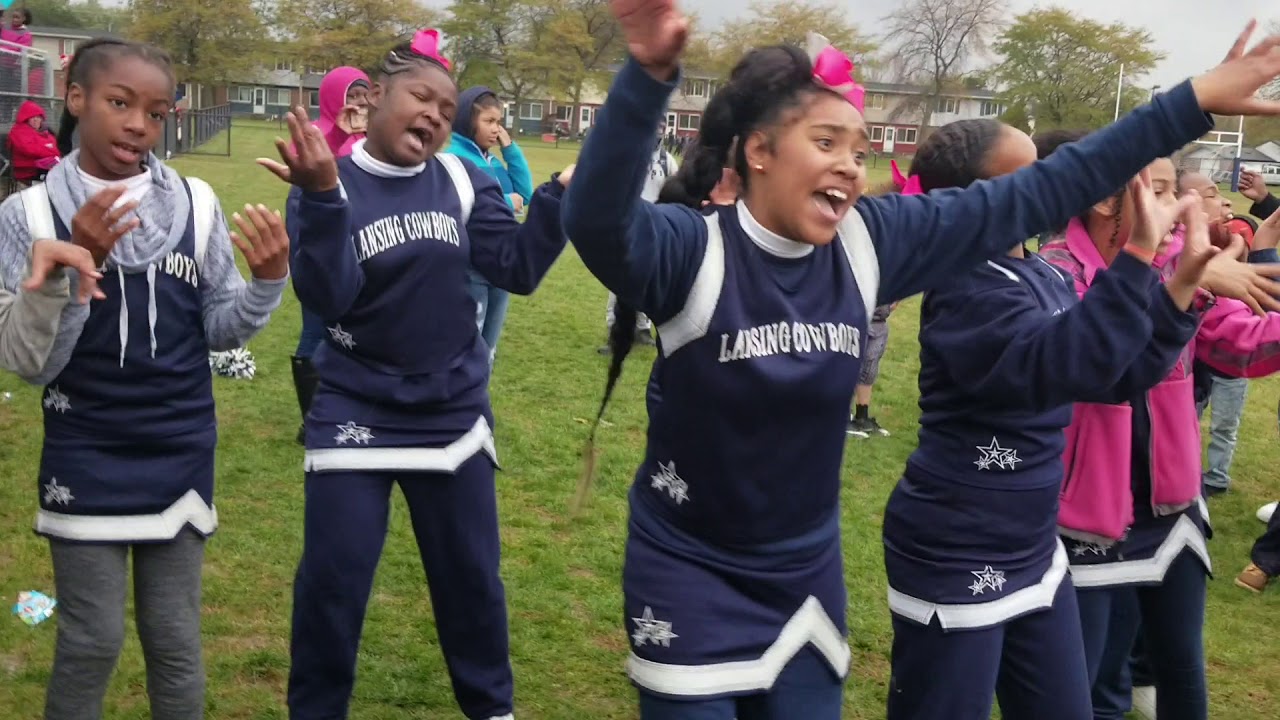 Cowboys vs. Titans epic cheer battle - YouTube