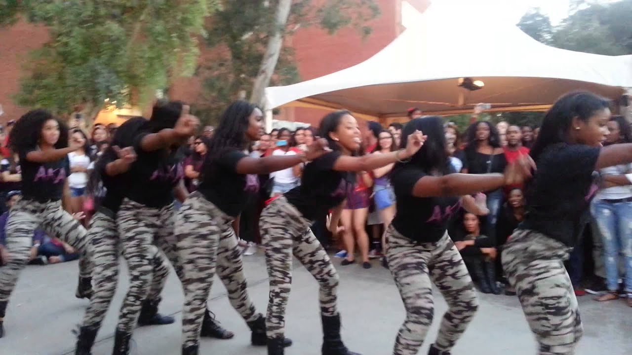 Alpha Kappa Alpha- Univ of AZ UABA Stroll Comp 2013 - YouTube