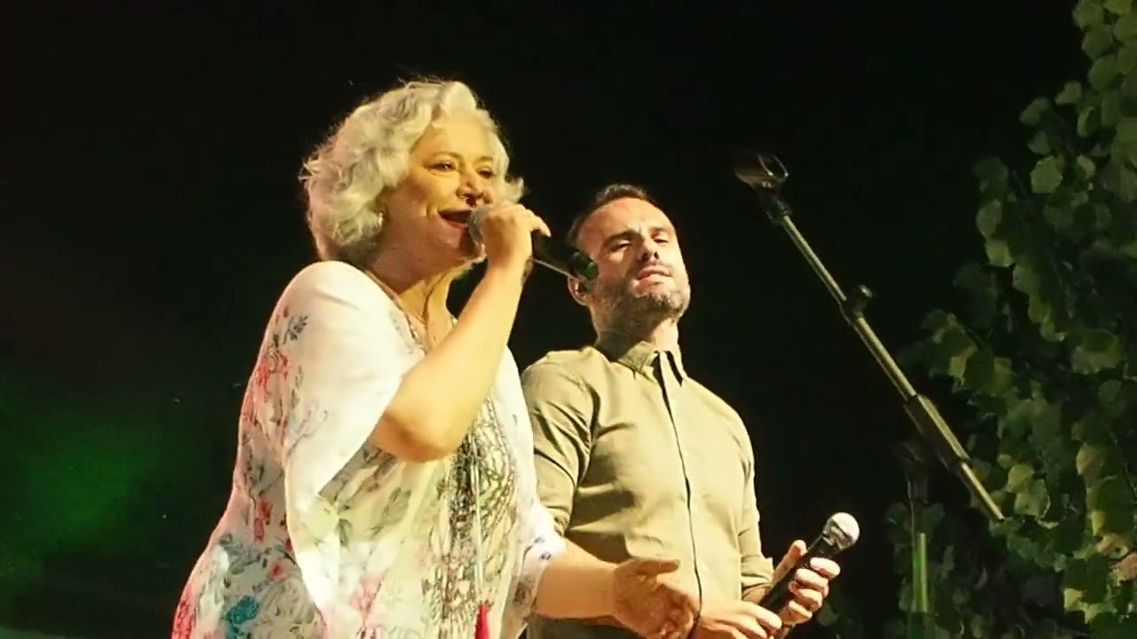 Φεστιβαλ Βαρβαρας ΓΛΥΚΕΡΙΑ ΜΕΛΙΝΑ ΚΑΝΑ & Χαρης Μακρης 2022 - YouTube