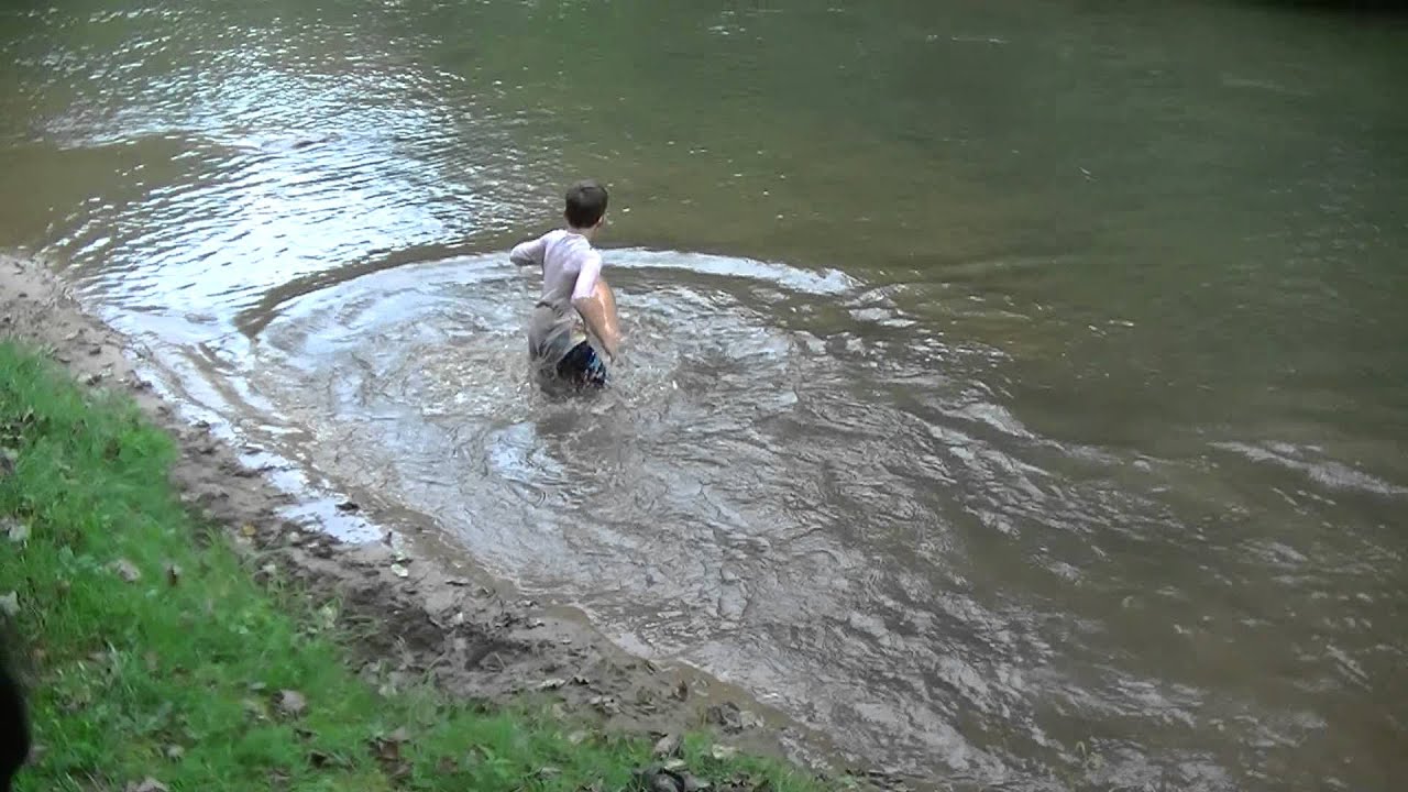 Cousins Mud Ball Fight - YouTube