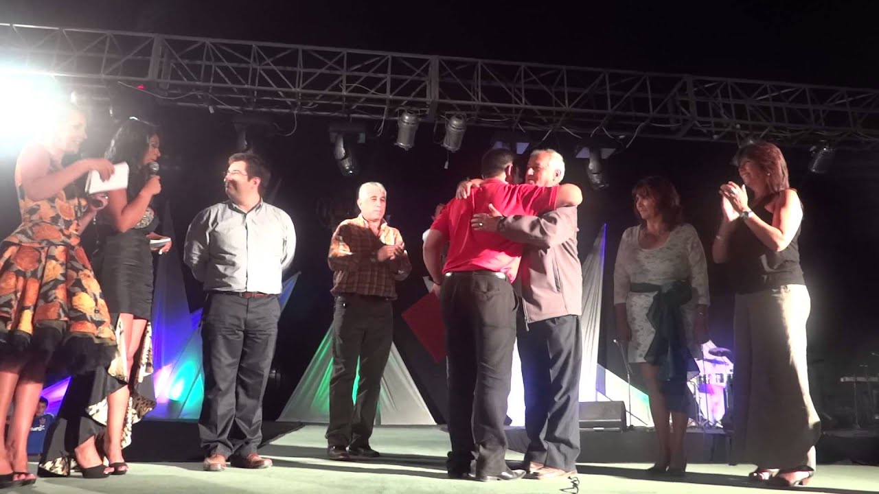 Alcalde Reconoce a Boris Cabrera por sus 25 años de Miss Pelarco. - YouTube