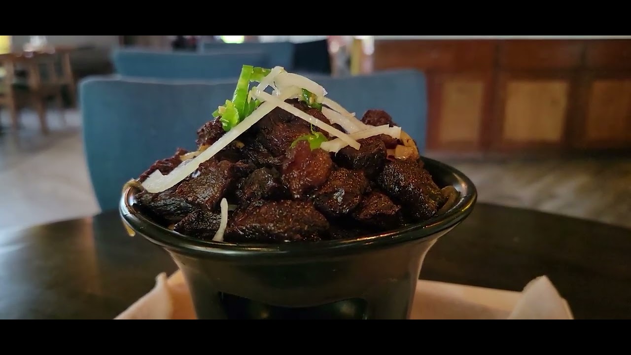 Shekla Tibs In Ethiopian Restaurant! - YouTube