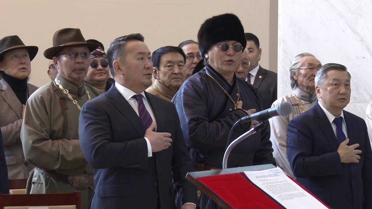 “Хү” хамтлагт Монгол Улсын төрийн дээд шагнал тэргүүн зэргийн “Чингис