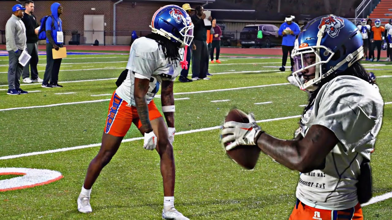 DAY AT PRACTICE OF A WIDE RECEIVER! - YouTube