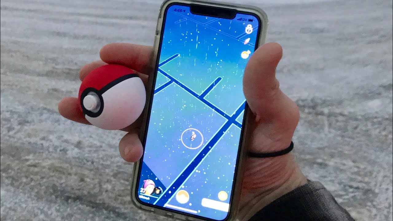 Poke Ball Plus on Pokémon go - YouTube