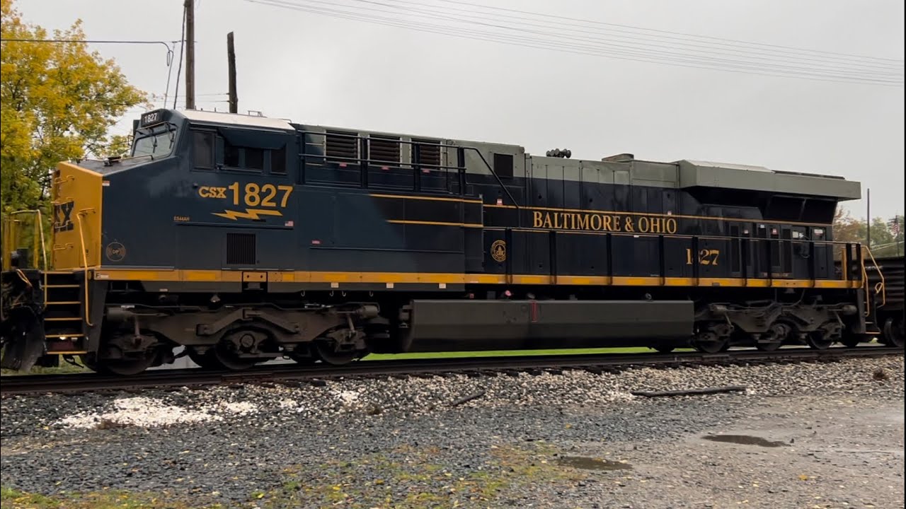 CSX B&O Heritage unit #1827 through South Lyon - YouTube