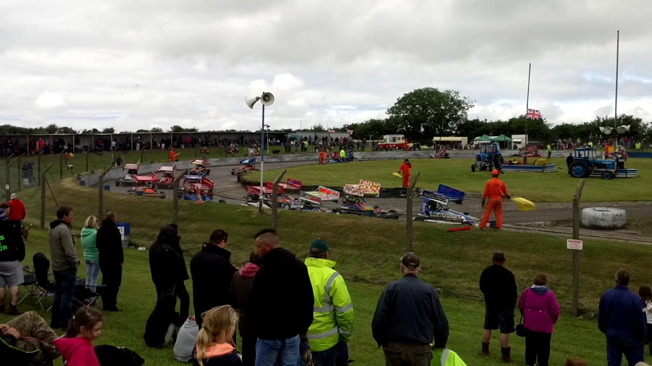 2017 Brisca F2 British Championship first lap - YouTube