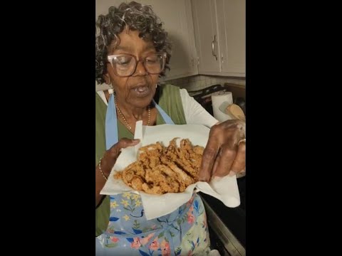 Good Evening Chicken Sandwich and onions #cookingwithdee - YouTube