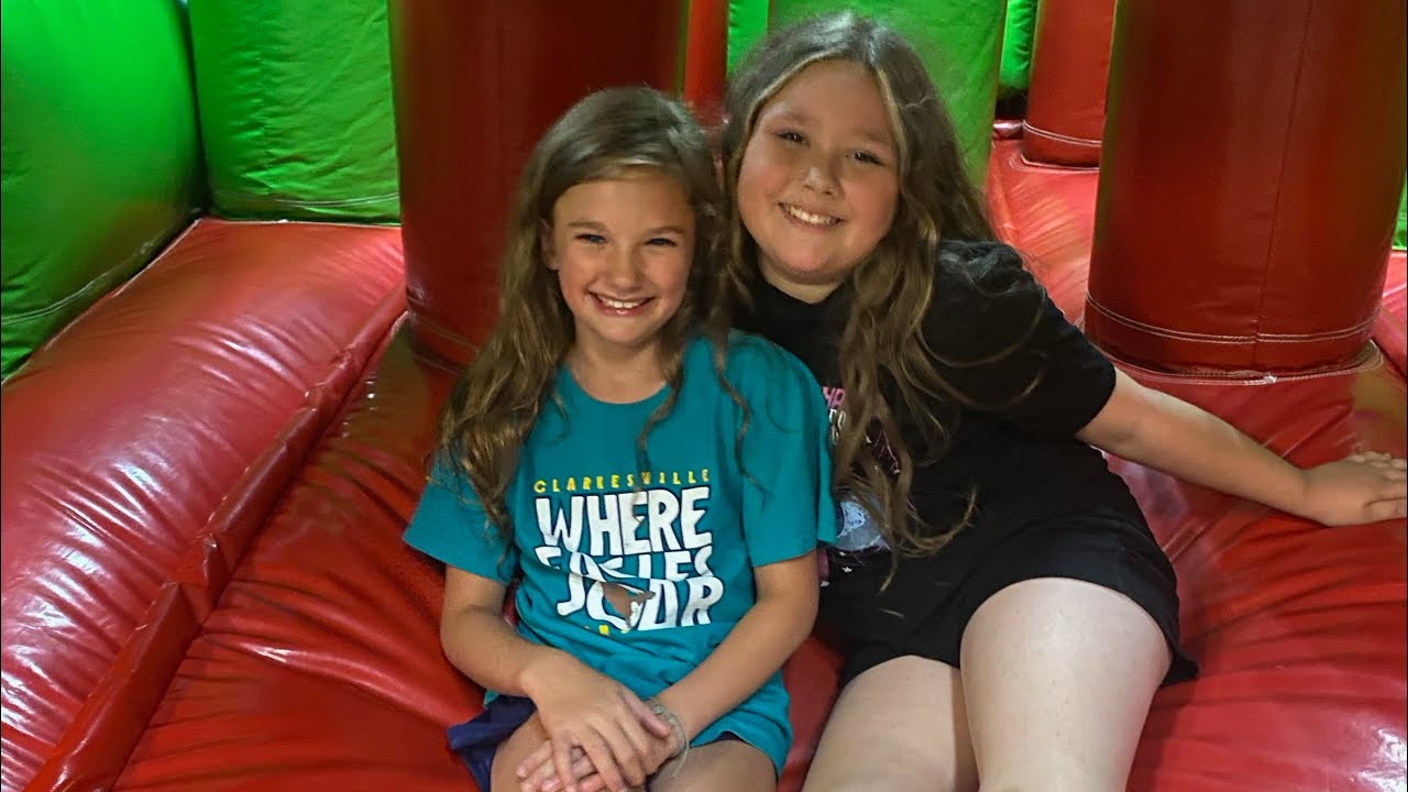 Me and my bff play mm2!!!!! - YouTube