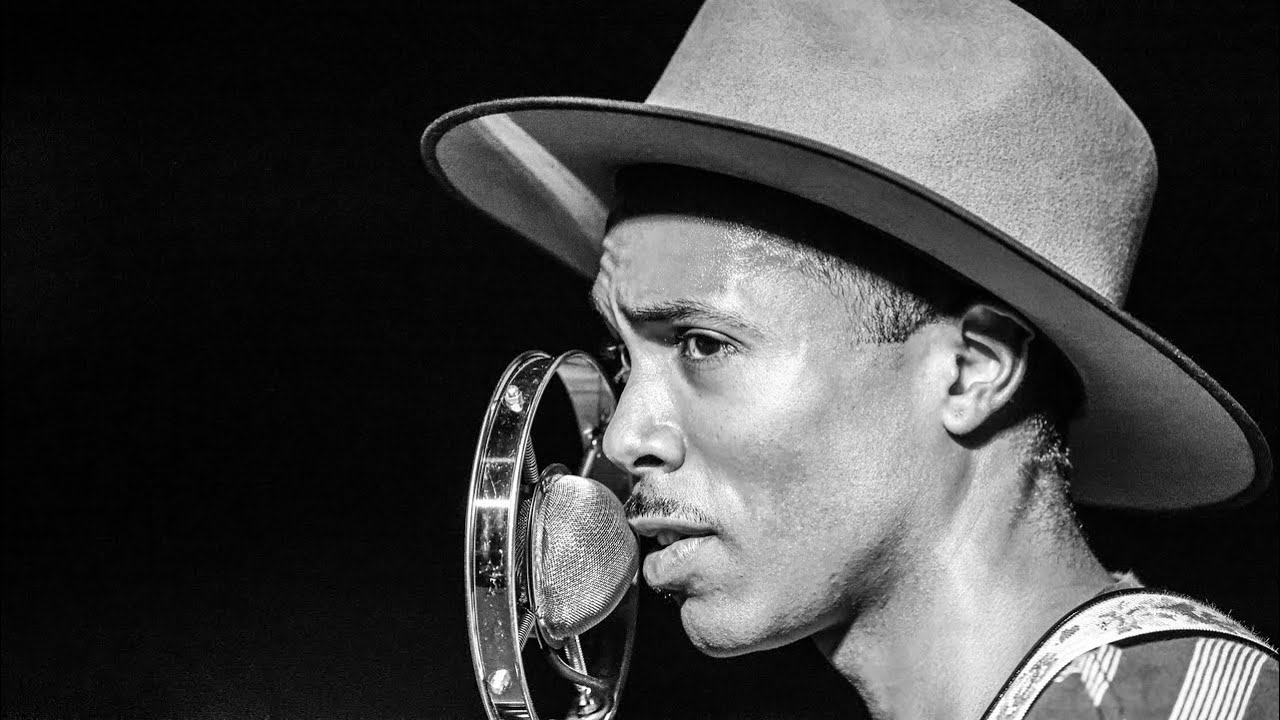 Roderick August - Better Make Hay (Acoustic) - YouTube