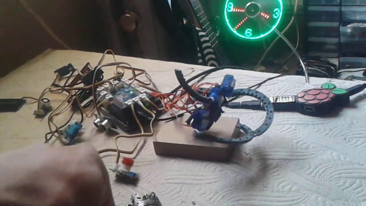 Bionic prosthetics Part 0: the Raspberry pi and the Myo armband - YouTube