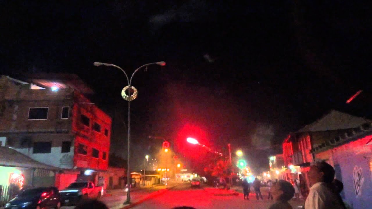Happy New Year 2012 - Fireworks Lighting Up The Sky In Venezuela - YouTube