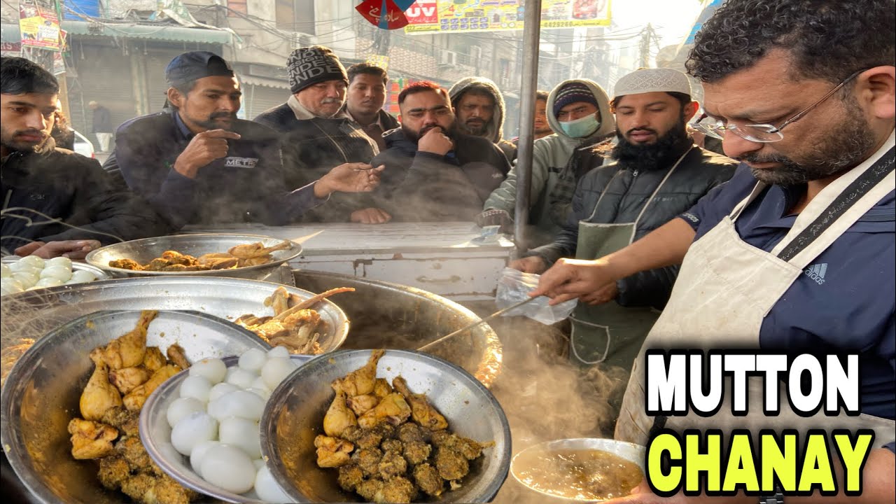 Famous Lahori Naan Chanay | Saleem Butt Chanay | Mutton, Murgh & Kofta ...