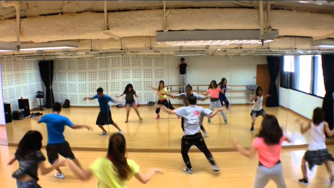 Dancing "emotion" - Mariah carey - YouTube