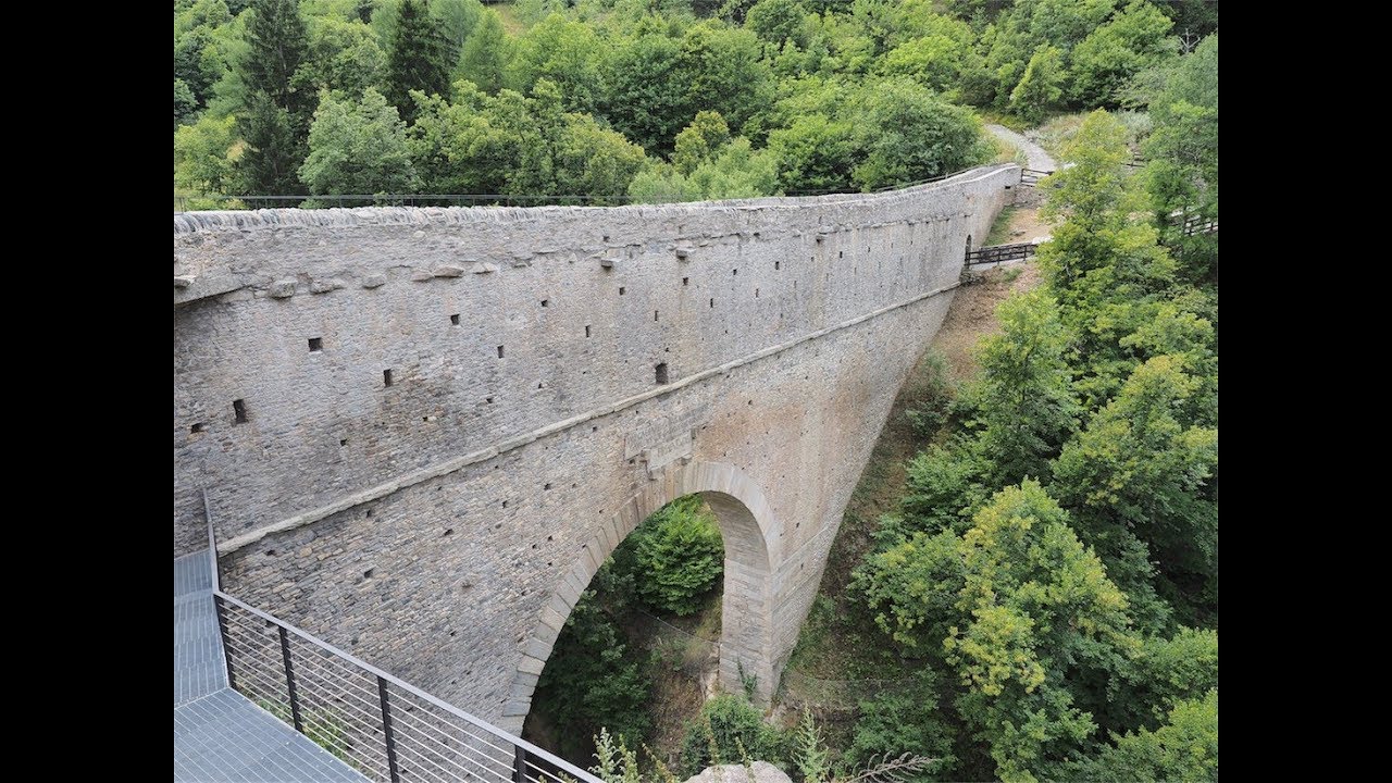 Ponte acquedotto romano di PONT D'AËL / PONDEL (AYMAVILLES) Valle D ...