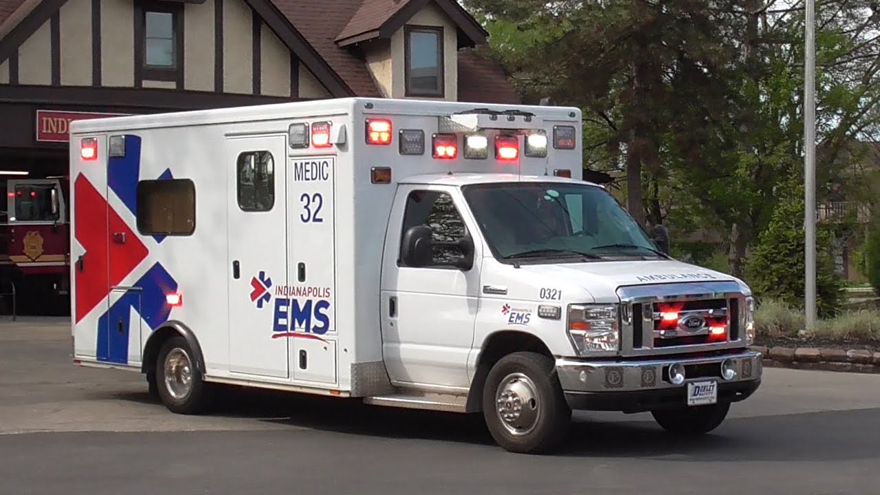 Indianapolis EMS Medic 32 Responding - YouTube