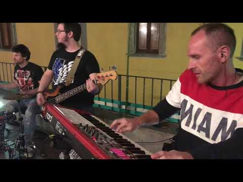 GATTI RANDAGI: PURPLE NIGHT play La Piazzette in BARGA VECCHIA, BARGA , TUSCANY, ITALY