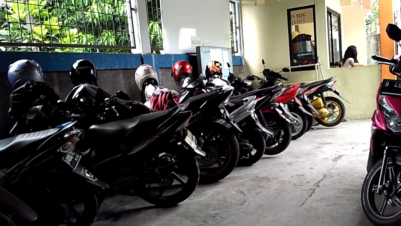 Tempat Parkir Motor Guru-Karyawan SMPN 222 Jakarta - YouTube